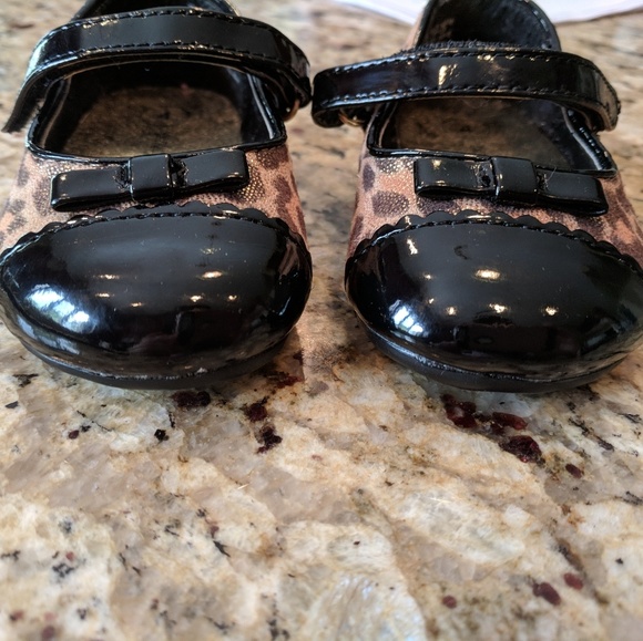 OshKosh B'gosh | Shoes | Euc Toddler Girl Leopard Print Shoes | Poshmark